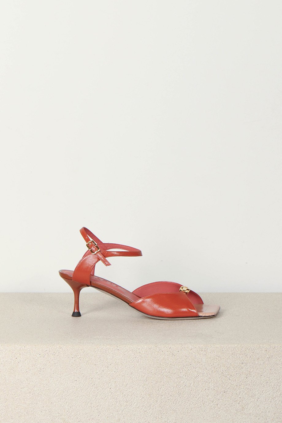 Shop jouw paar Morobé schoenen bij BYLOTTE
