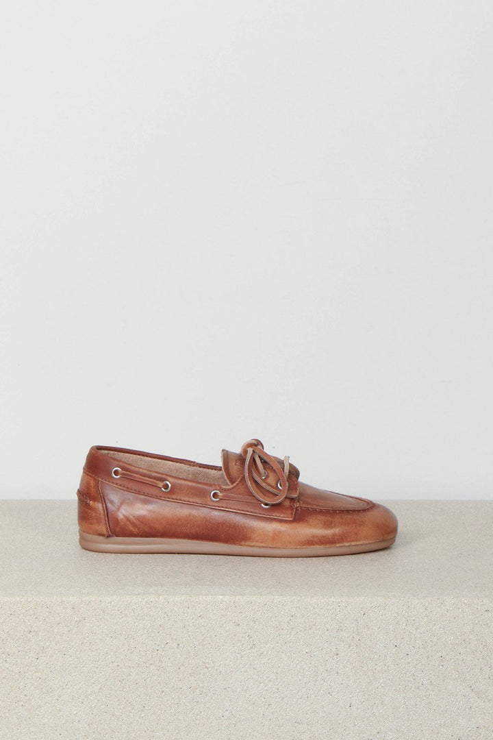Shop de tijdloze en luxe loafers van Posa nu bij BYLOTTE